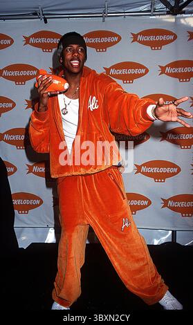 K24814KJ 2002 NICKELODEON KIDS CHOICE AWARDS, BARKER HANGAR, CA 04/20 ...