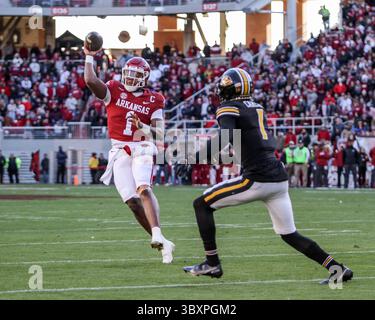 Missouri defensive back Jaylon Carlies runs the 40-yard dash at the NFL ...