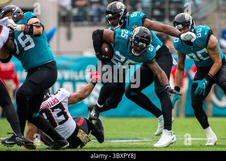 Atlanta Falcons linebacker James Vaughters (93) in action during an NFL ...