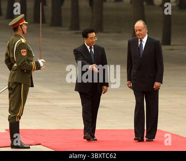 China's President Hu Jintao (left); shakes hands with former Chinese ...
