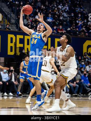 UCLA guard Jaime Jaquez Jr. (24) shoots during the second half of an ...