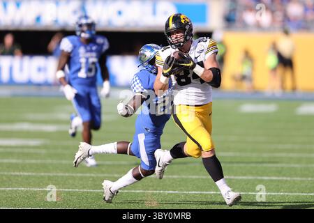 Iowa tight end Sam LaPorta (84) before an NCAA football game against ...