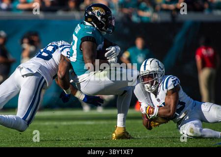 Indianapolis Colts middle linebacker Bobby Okereke (58) warms up before ...