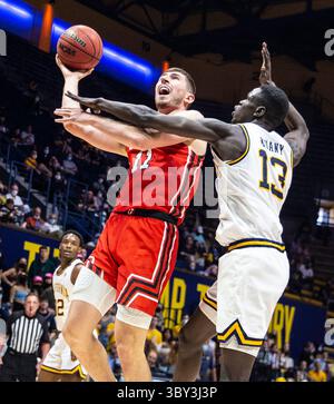 Utah forward Riley Battin (11) drives as Colorado forward Tristan da ...