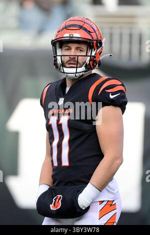 Cincinnati Bengals wide receiver Trent Taylor (11) warms up before an ...