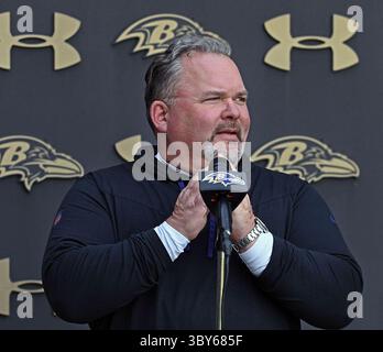 Baltimore Ravens defensive coordinator Don Martindale observes during ...