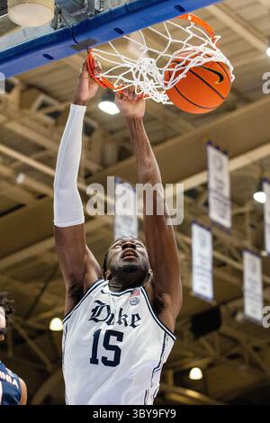 Duke center Mark Williams (15) dunks against Virgina during an NCAA ...