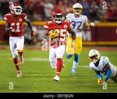 Kansas City running back Clyde Edward-Helaire (25) rushes for positive ...