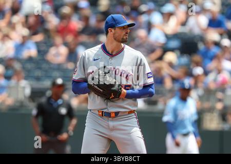 New York Mets pitcher Clay Holmes throws during the fifth inning of a ...