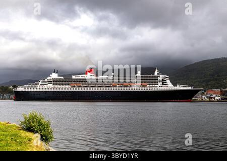 Cruise ship Queen Mary 2 at Byfjorden, departing from ...