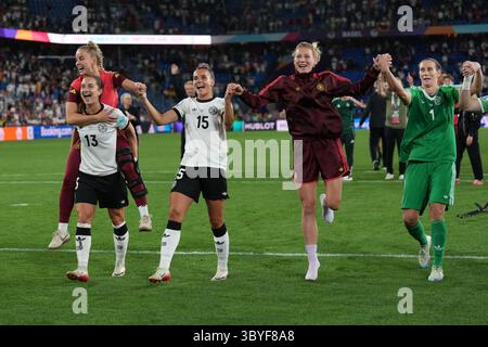 Selina Cerci (Germany, 15) and Giulia Gwinn (Germany, 7) high-five each ...
