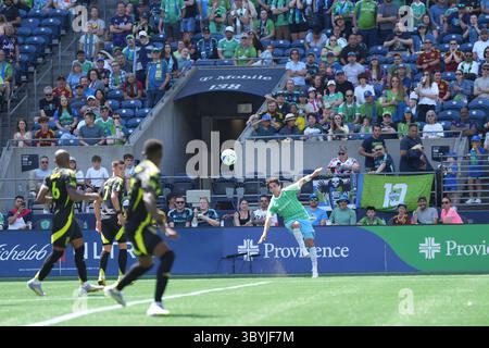 Seattle Sounders FC forward Paul Rothrock (14)lines up a cross with ...