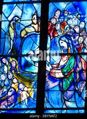 A stained glass rose window created by Pastorino de Pastorini depicting ...