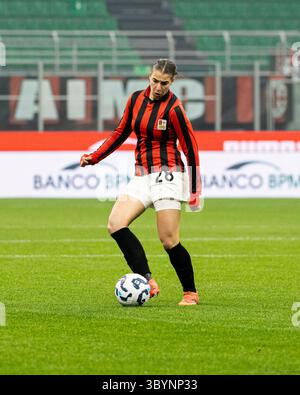 Giorgia Arrigoni (8) AC Milan Women control the ball during the Serie A ...