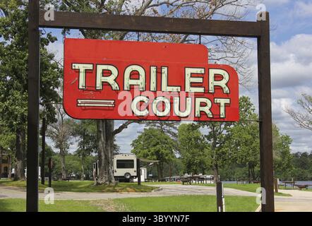 Vintage Neon Trailer Court Sign at RV Park Near Lake in East Texas ...