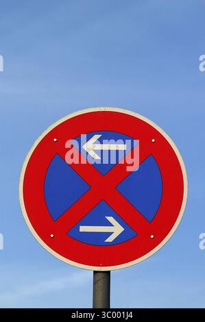 Prohibition sign marking no parking zone in a narrow alleyway Stock ...