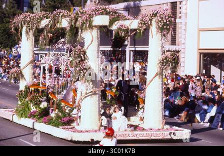 Flower-decorated floats participating in he Rose Parade in Pasadena ...