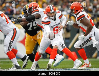 Cleveland Browns running back Nick Chubb (24) runs with the ball during ...