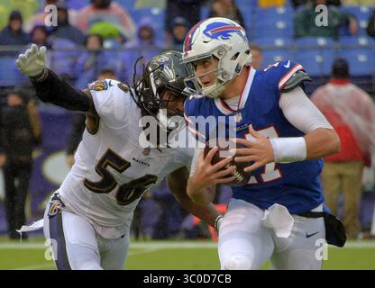 Buffalo Bills' Josh Allen, right, and Philadelphia Eagles' Jalyx Hunt ...