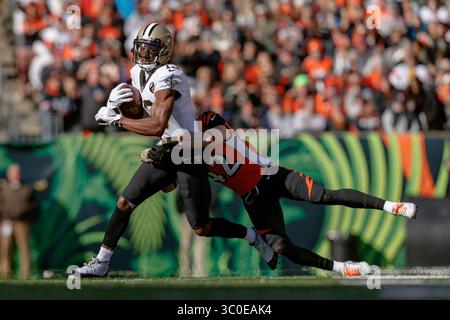 Cincinnati Bengals safety Michael Thomas (31) warms up before an NFL ...