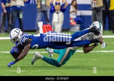Indianapolis Colts cornerback Xavien Howard (4) warms up before an NFL ...