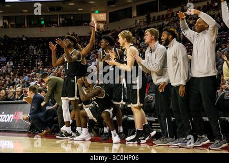 November 26, 2018: Wofford Terriers guard Tray Hollowell (21) brings ...