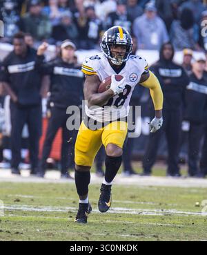 Pittsburgh Steelers running back Jaylen Warren (30) celebrates with ...