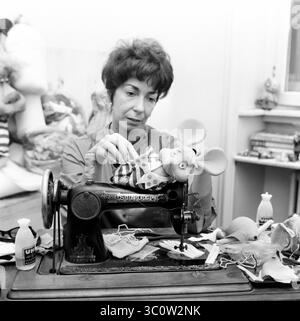 1960's Singer Sewing Machine Stock Photo - Alamy