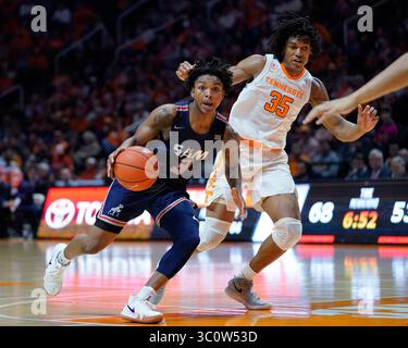 December 19, 2018: Josh Sharkey #3 of the Samford Bulldogs dives for a ...