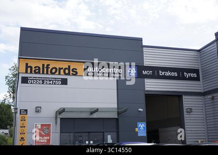 Halfords, auto centre Corporate logo signs in Barnsley, South Yorkshire ...
