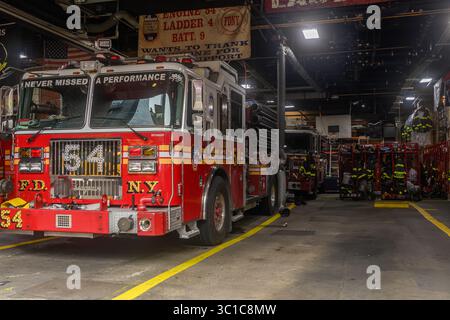 FDNY Midtown Engine Company 54, Ladder 4, Battalion 9 Firehouse And ...