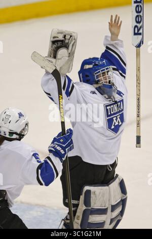 girls fly in class on the fly yoga Stock Photo - Alamy