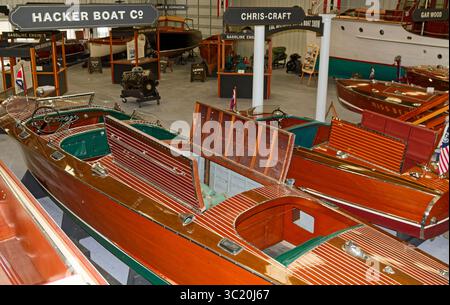motorboat exhibit, National Motor Boat Show, old wood watercraft ...