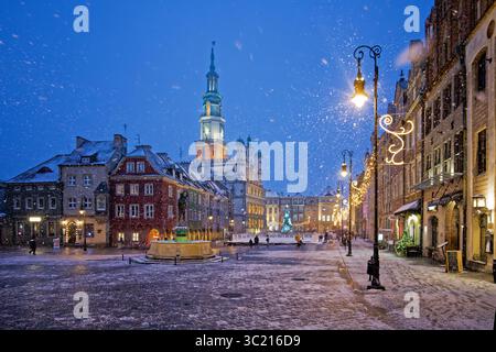 Winter atmosphere with snow, town hall square, Freiburg im Breisgau ...