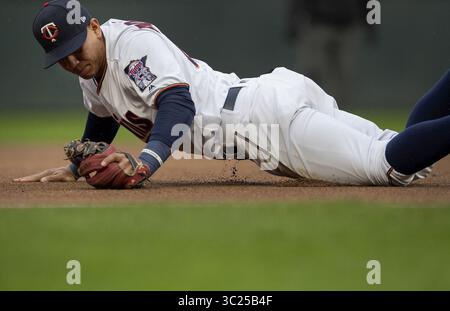 Minnesota Twins' Ehire Adrianza fields a ball in drills at a baseball ...