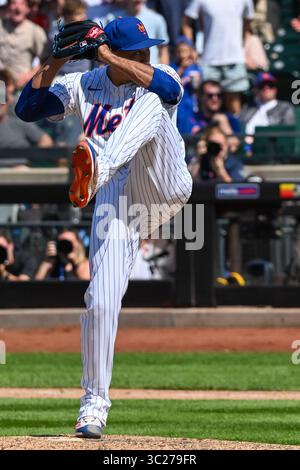 New York Mets pitcher Edwin Diaz delivers against the Miami Marlins ...