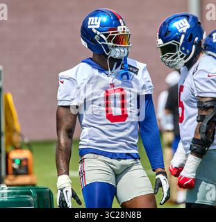 New York Giants linebacker Brian Burns (0) celebrates with safety Dane ...
