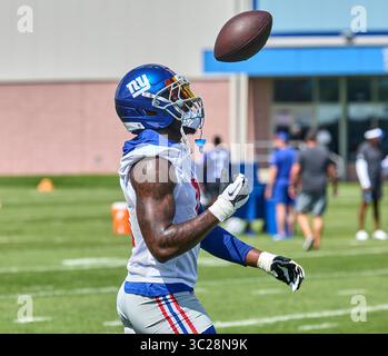 New York Giants linebacker Brian Burns (0) runs onto the field with ...