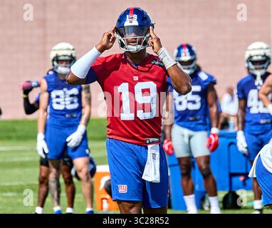 New York Giants quarterback Jameis Winston (19) during minicamp held at ...