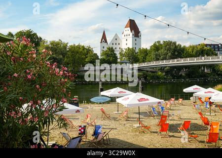 Plenty of sun loungers on the beach Stock Photo - Alamy