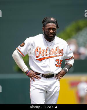 Baltimore Orioles' Dwight Smith Jr. bats during a baseball game against ...