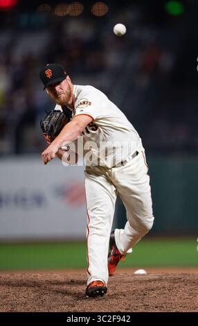 San Diego Padres closing pitcher Robert Suarez (75) celebrates with ...