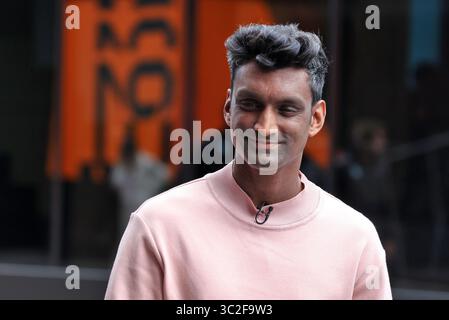 Lawrence Barretto (GBR) F1 Presenter on the grid. 22.11.2025. Formula 1 ...