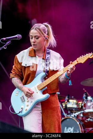Lucy Spraggan is an English singer-songwriter and lead singer of the ...