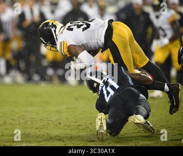 Tennessee Titans linebacker David Long (51) during an NFL football game ...