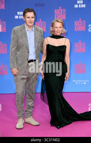 Liam Neeson und Pamela Anderson bei der Deutschlandpremiere von DIE ...