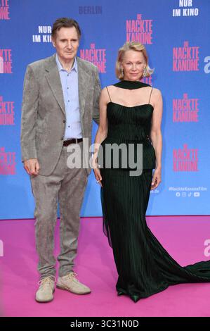 Liam Neeson und Pamela Anderson bei der Deutschlandpremiere von DIE ...