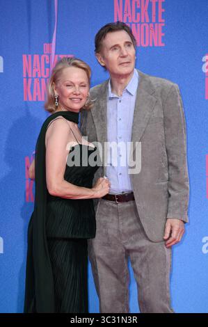 Pamela Anderson und Liam Neeson bei der Premiere des Kinofilms 'Die ...