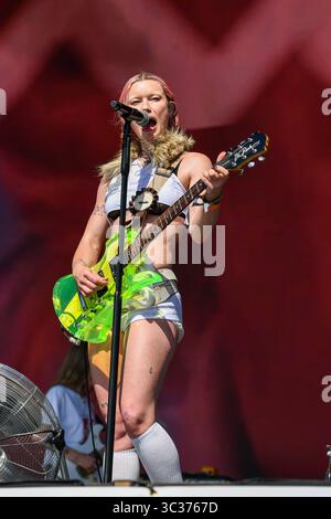 Wet Leg Performing at Glastonbury Festival Friday 27th June 2025 on The ...