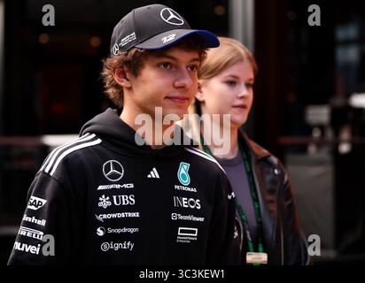 Mercedes driver Andrea Kimi Antonelli of Italy gets a pit service ...